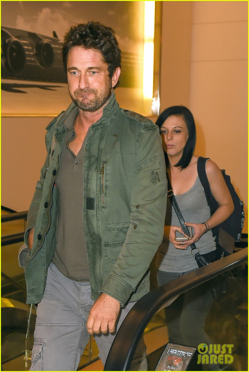 Gerard Butler Catches a Flight with a Brunette Companion: Photo 3238742 ...