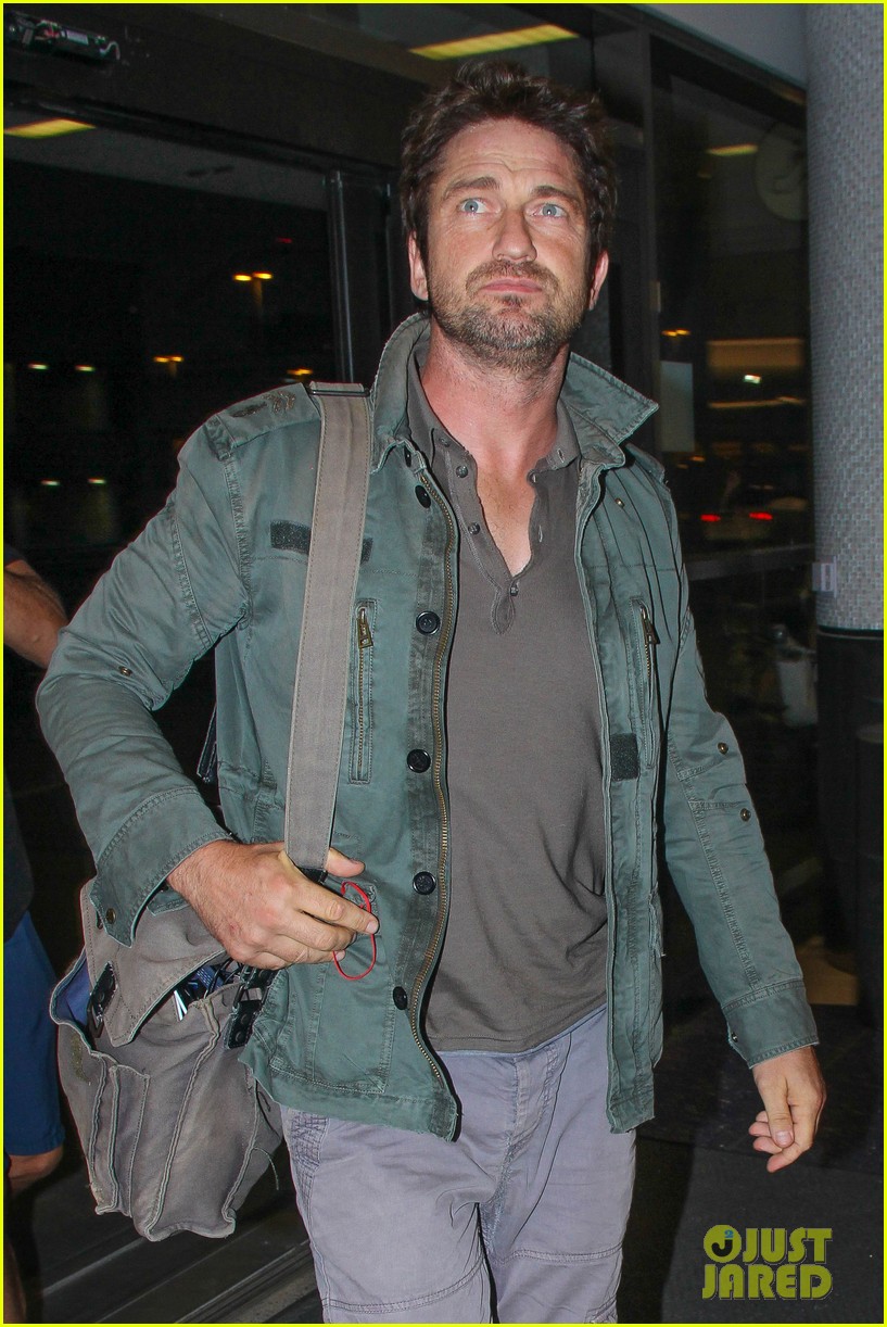 Gerard Butler Catches a Flight with a Brunette Companion: Photo 3238746 ...