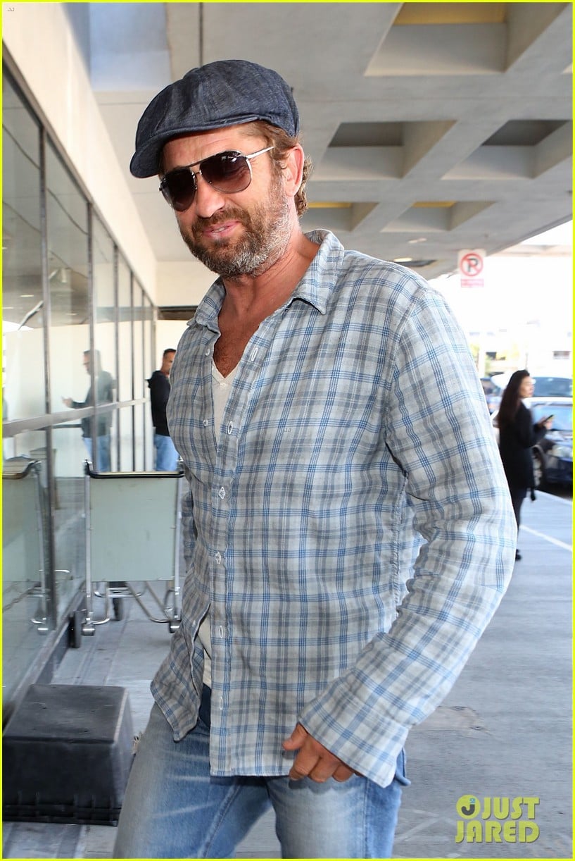 Gerard Butler Takes the Skies After Halloween Fun in Los Angeles: Photo ...