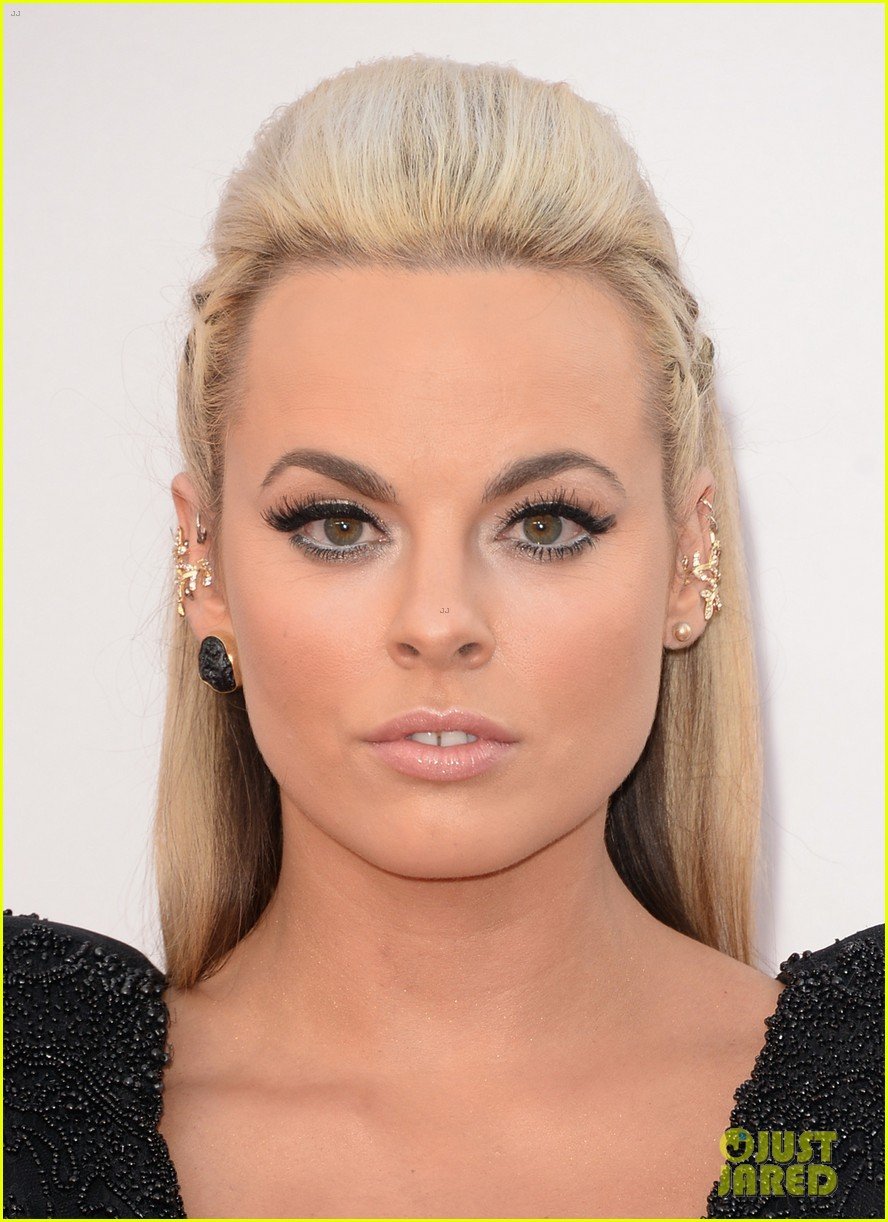 Charli XCX & Katy Tiz Show Major Cleavage at American Music Awards 2014 ...