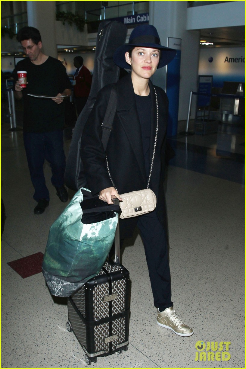 Marion Cotillard Carries Guitar on Her Back at LAX Airport: Photo ...