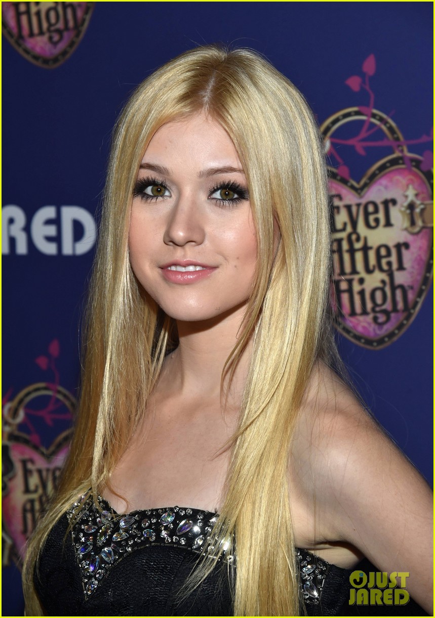 Kaitlyn Dever & Ahna O'Reilly Are Simply Chic at Just Jared's ...