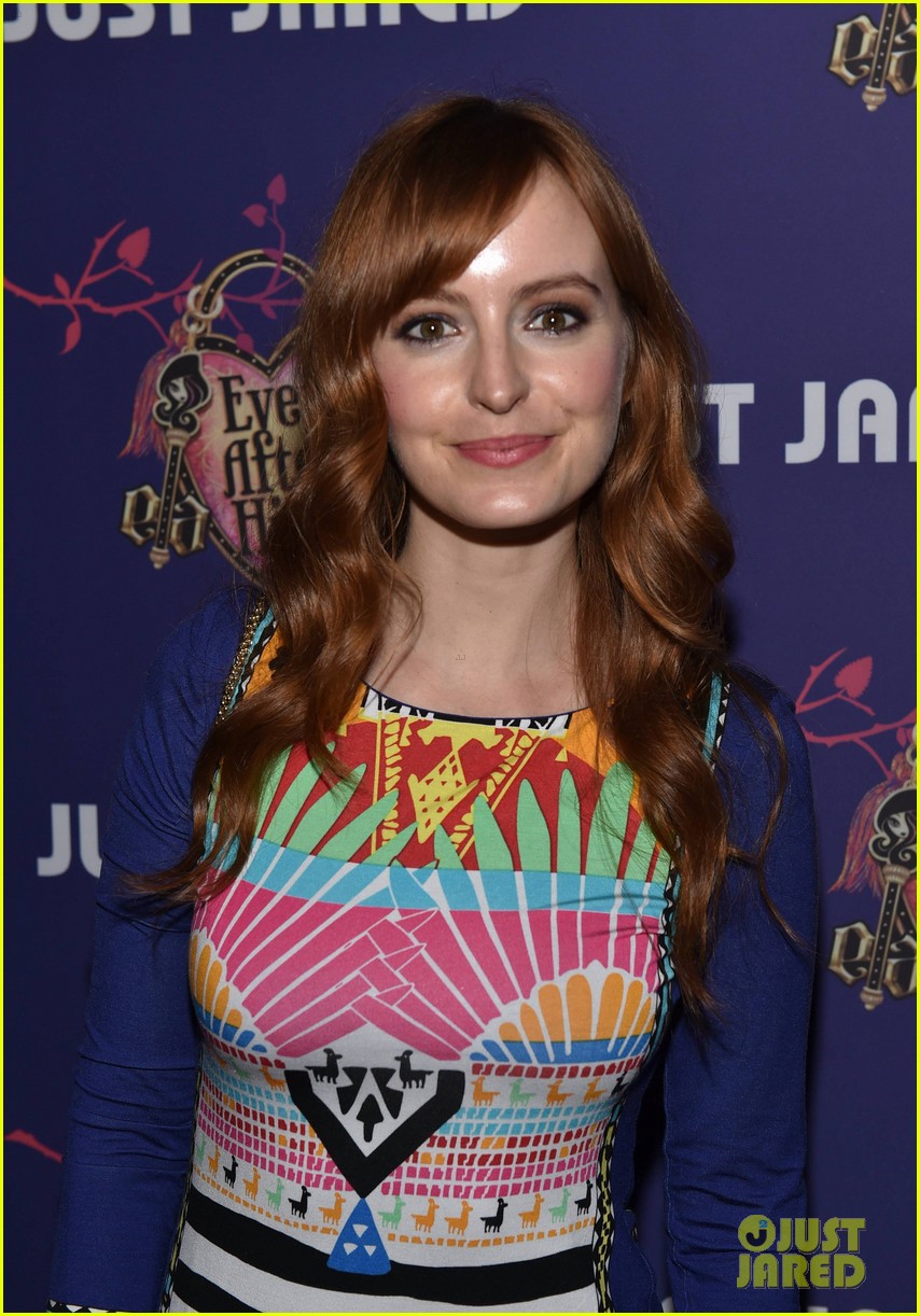 Kaitlyn Dever & Ahna O'Reilly Are Simply Chic at Just Jared's ...