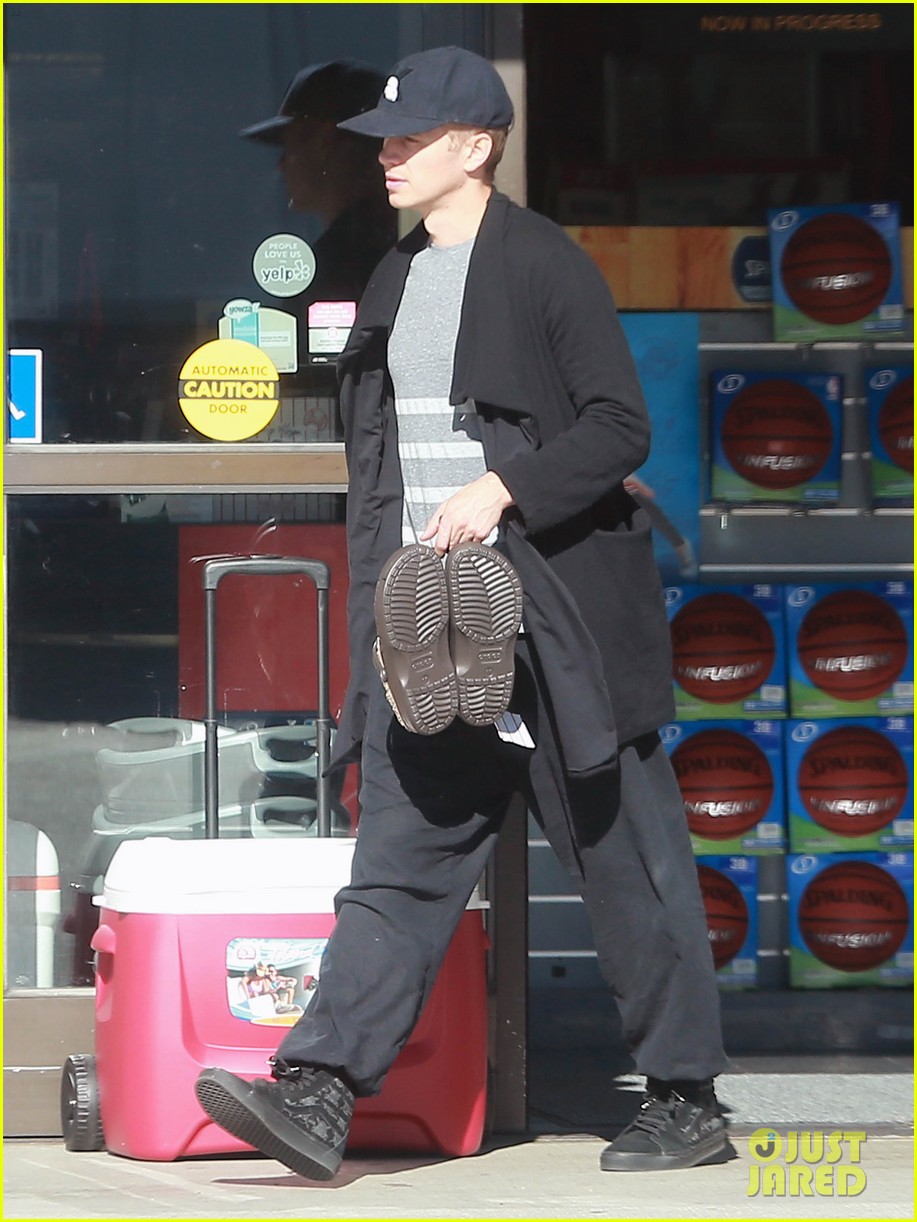 Hayden Christensen Keeps Busy Before His Baby's Due Date!: Photo ...