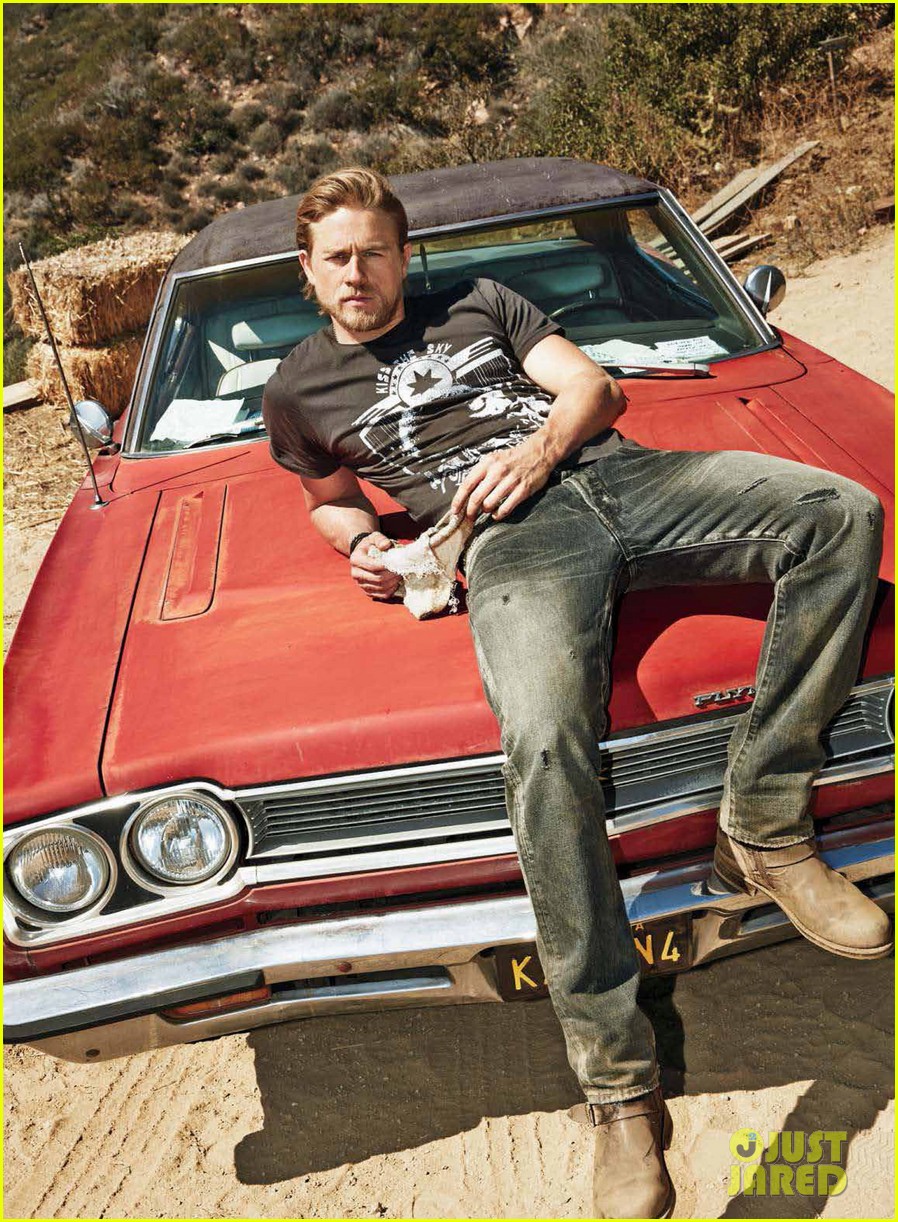 Charlie Hunnam Puts His Huge Biceps On Display, Dishes Why He Left ...