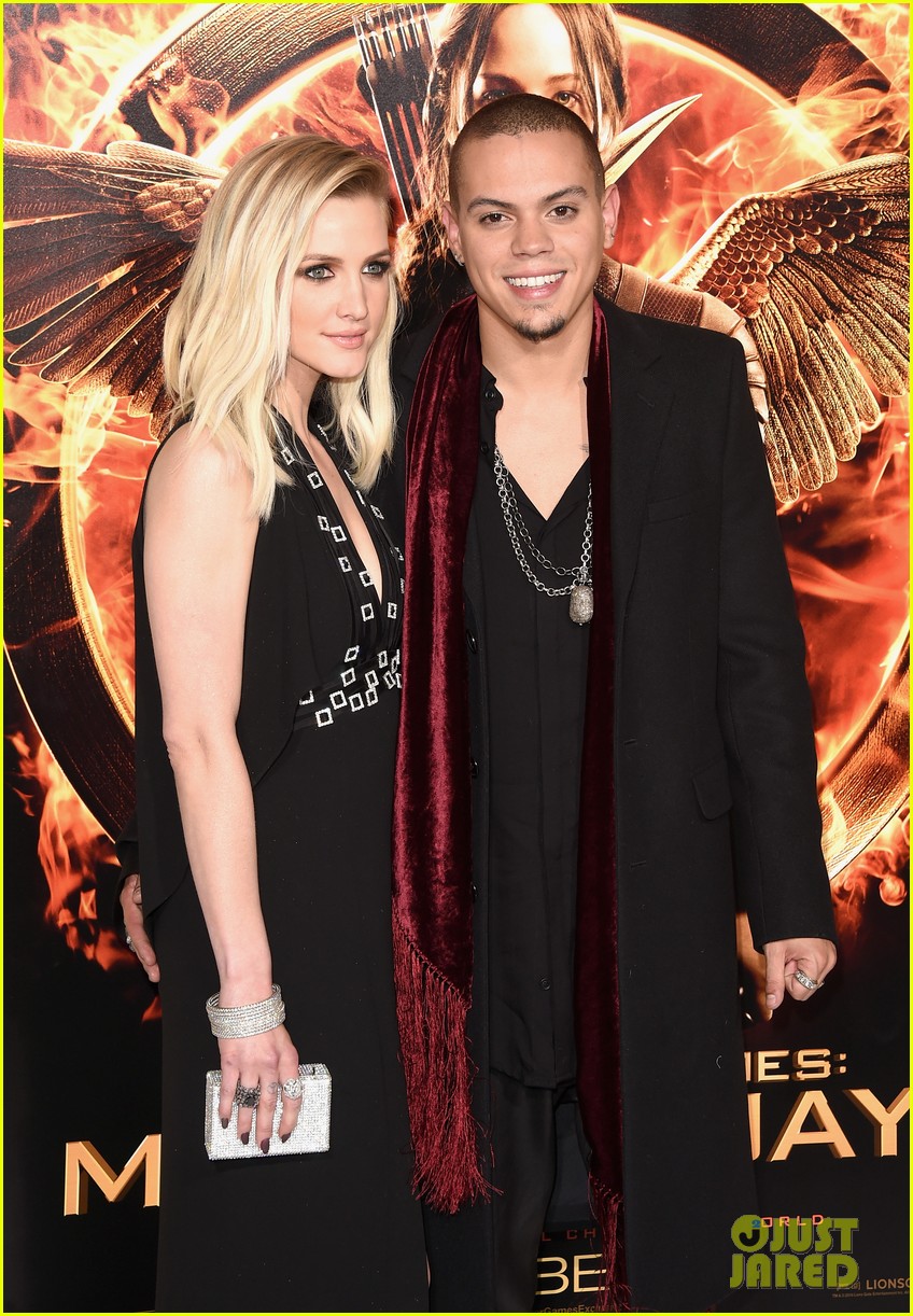 Jessica & Ashlee Simpson Support Evan Ross at 'Hunger Games: Mockingjay ...