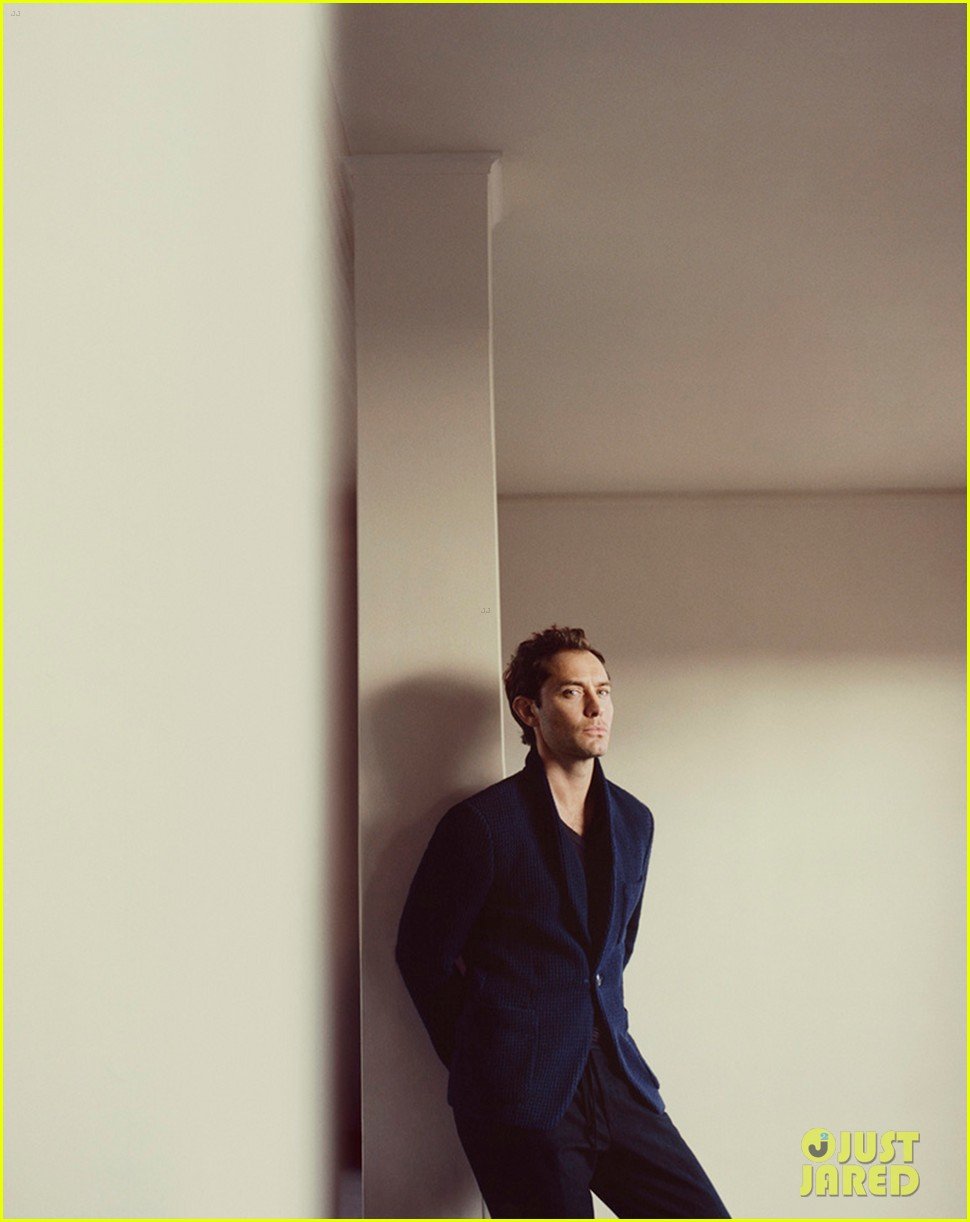Jude Law Doesn't Care What People Write About Him in Tabloids: Photo ...