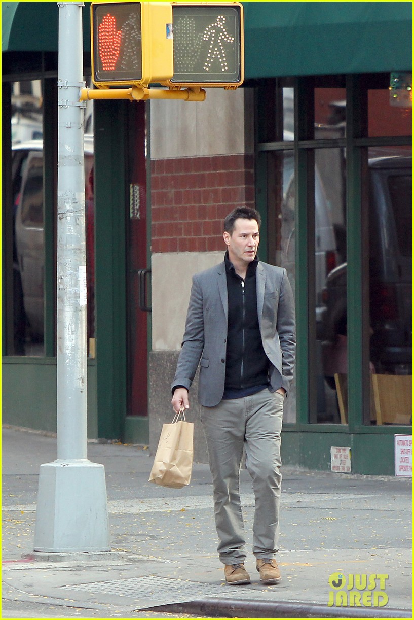 Keanu Reeves Comforts Crying Mira Sorvino in Emotional 'Daughter of God ...