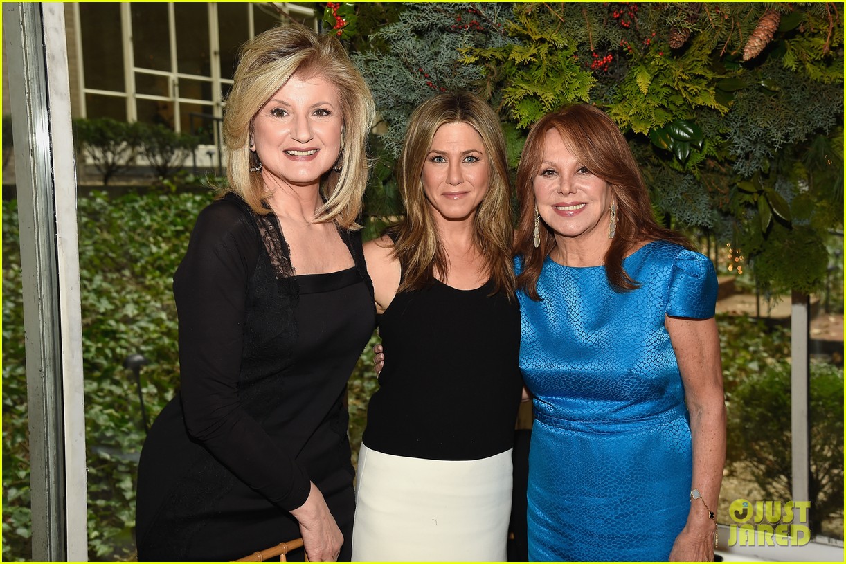 Jennifer Aniston & Marlo Thomas' 'Friends' Reunion Makes Our Day Even ...