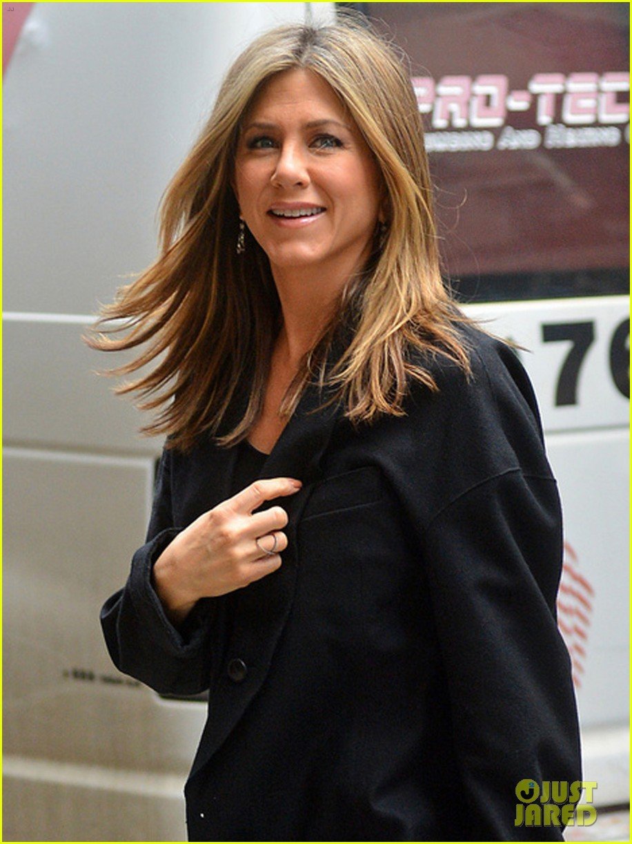 Jennifer Aniston & Marlo Thomas' 'Friends' Reunion Makes Our Day Even ...