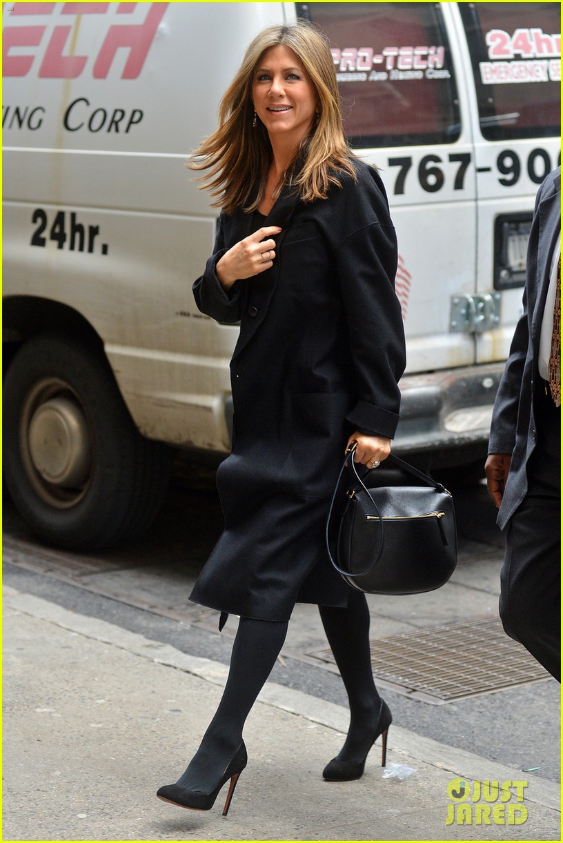 Jennifer Aniston & Marlo Thomas' 'Friends' Reunion Makes Our Day Even ...