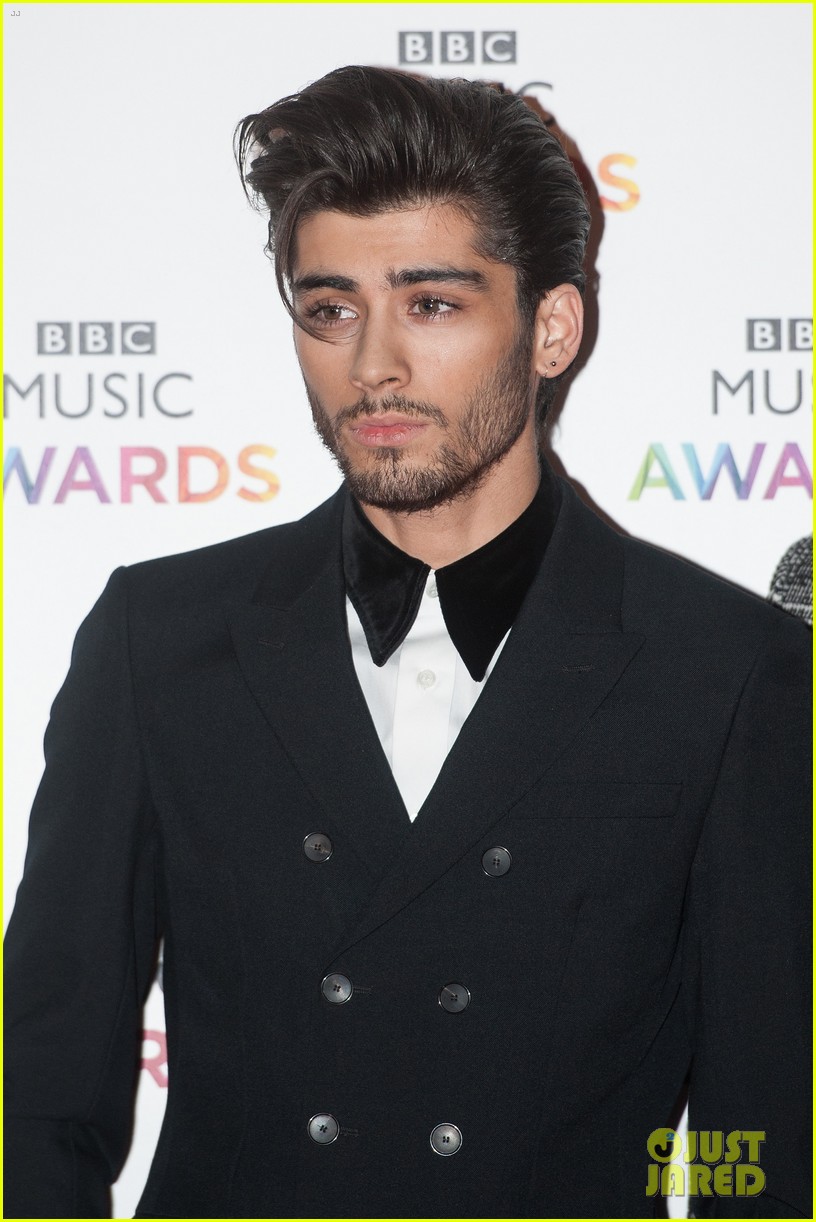 One Direction Hit BBC Music Awards 2014 Red Carpet Before Performance ...