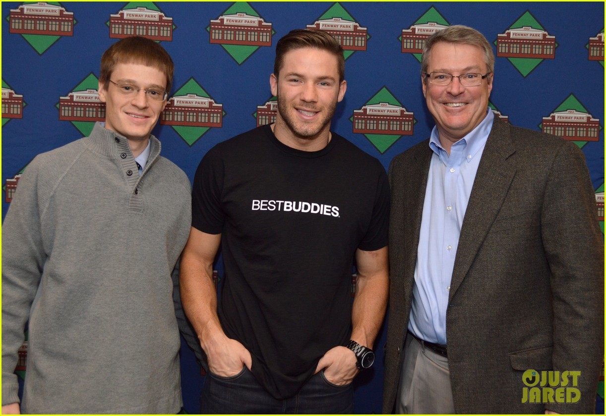 AnnaLynne McCord Splits from Dominic Purcell, Sets Eyes on Julian ...