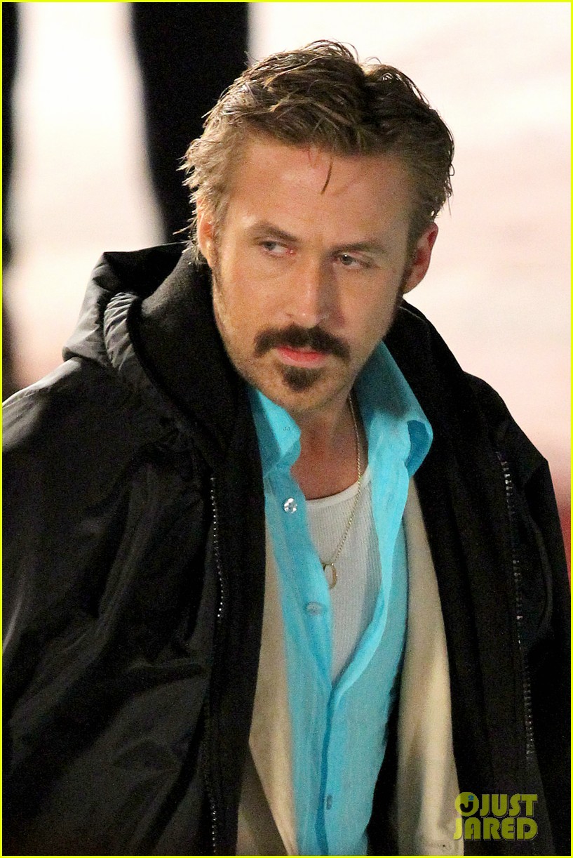 Soakin' Wet Ryan Gosling Heats Up a Freezing Cold Pool For 'Nice Guys ...