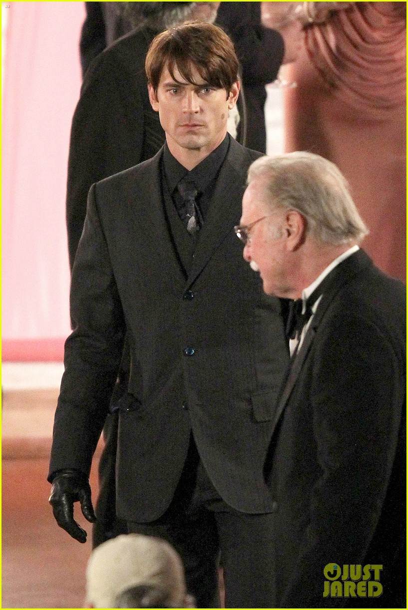 Soakin' Wet Ryan Gosling Heats Up a Freezing Cold Pool For 'Nice Guys ...