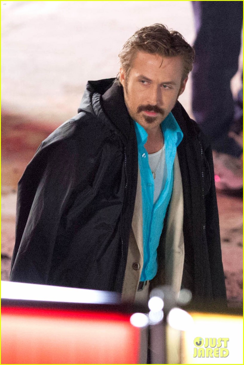 Soakin' Wet Ryan Gosling Heats Up a Freezing Cold Pool For 'Nice Guys ...
