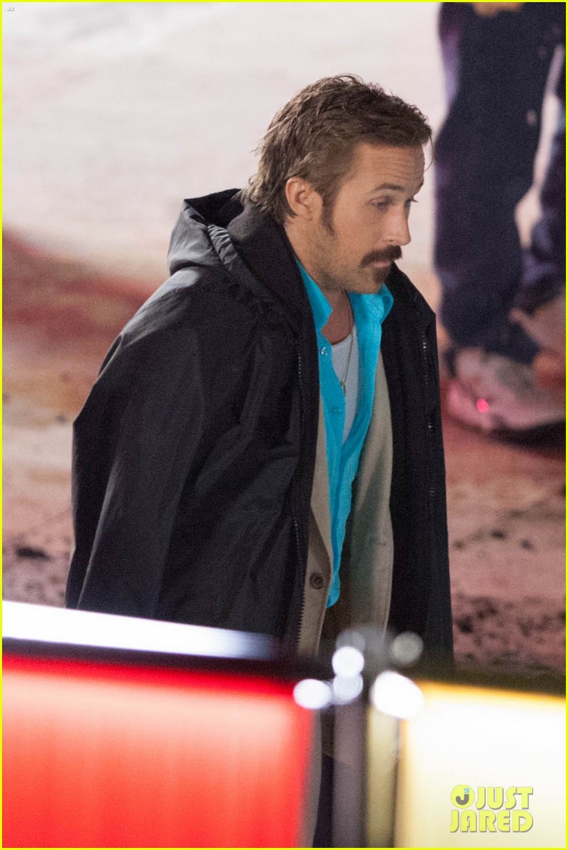 Soakin' Wet Ryan Gosling Heats Up a Freezing Cold Pool For 'Nice Guys ...