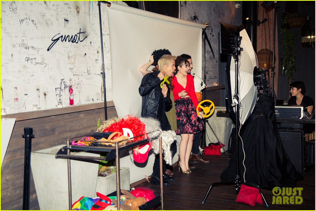 Hailee Steinfeld Parties It Up for Her 18th Birthday Surrounded By Her ...