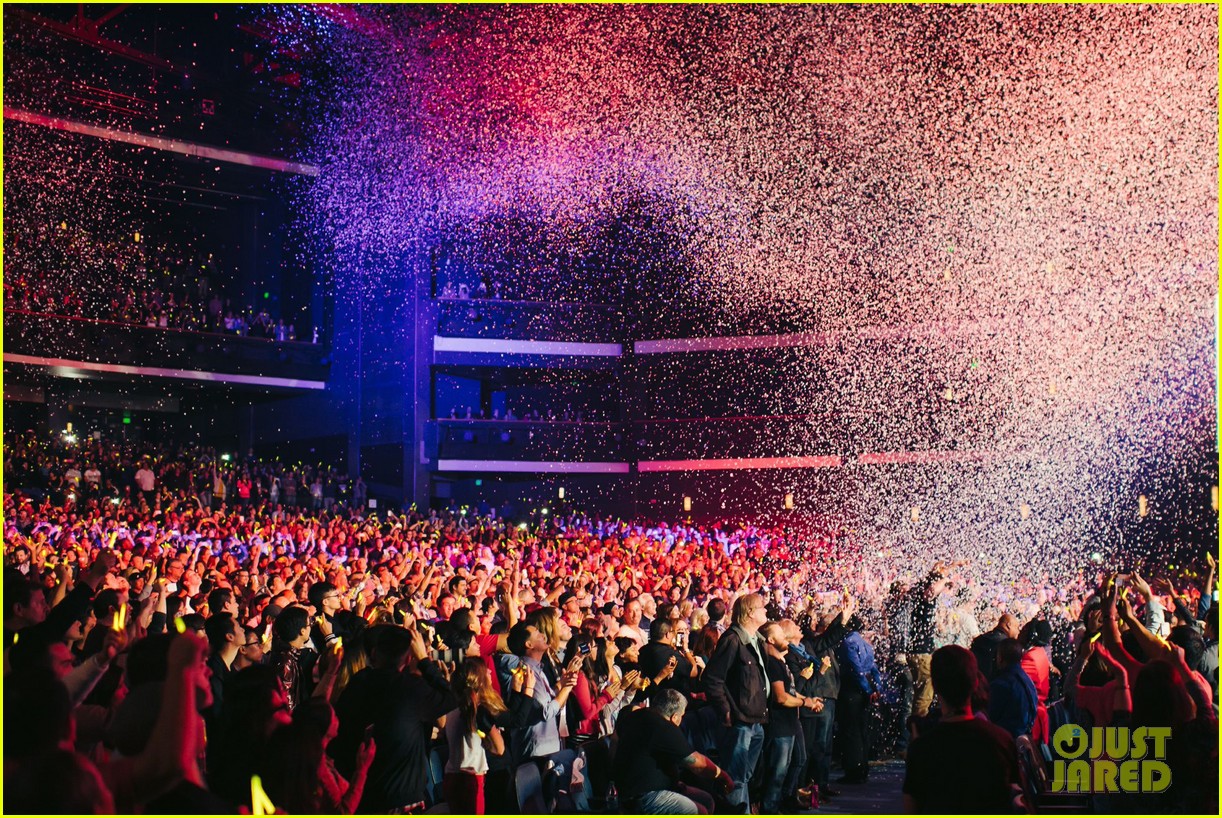 Selena Gomez Takes Time Away From Recording Studio to Support Hillsong ...