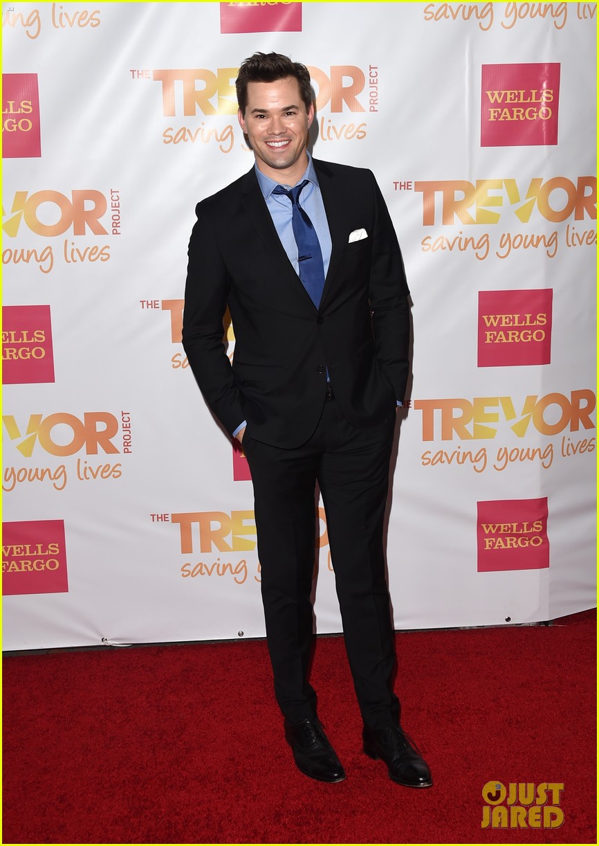 Jesse Tyler Ferguson's 'Shake It Off' Cover Is a Must See Video - Watch ...