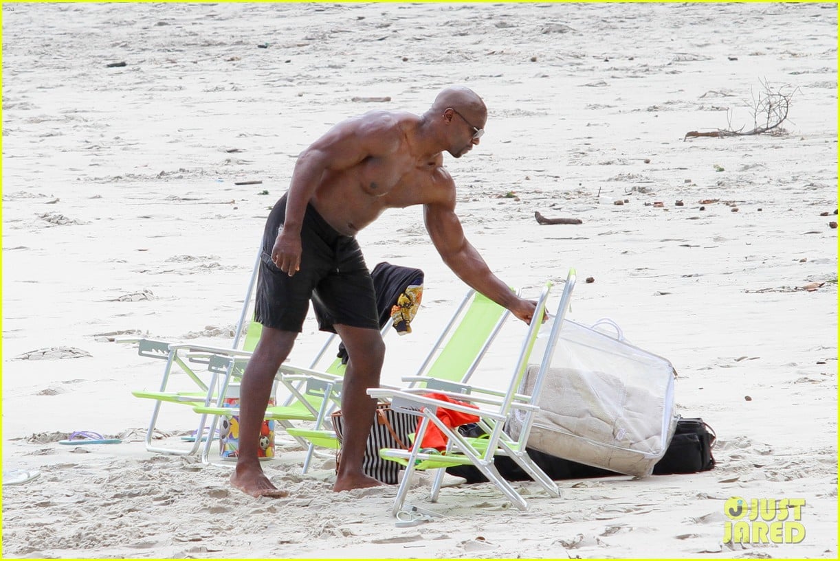Terry Crews Shows Off Ripped & Shirtless Body in Rio De Janiero: Photo ...