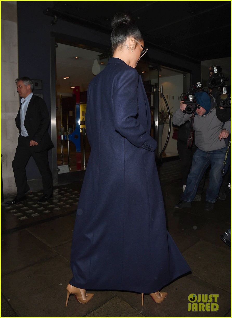 Rihanna May Have Accidentally Revealed She is Touring in 2015: Photo ...