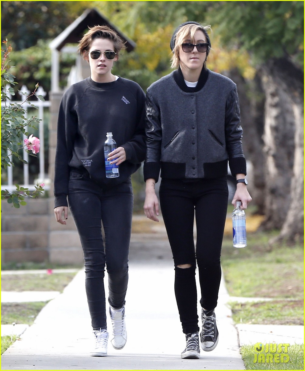 Kristen Stewart Spends Sunday Smiling with BFF Alicia Cargile: Photo ...