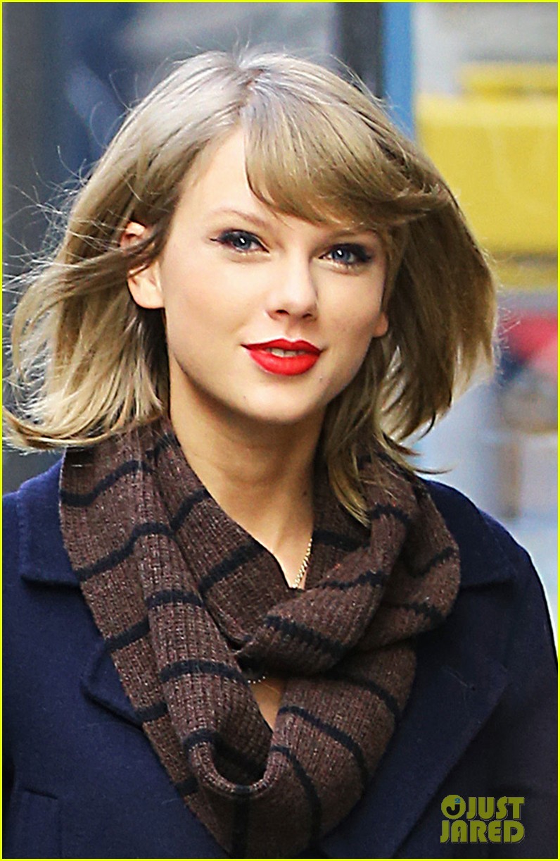 Taylor Swift Has Been the Soundtrack to 'Paper Towns' Filming: Photo ...