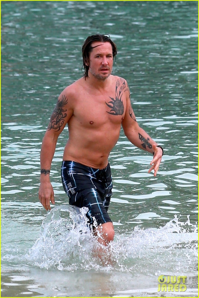Keith Urban Puts His Shirtless Body on Display While Getting Wet in the ...