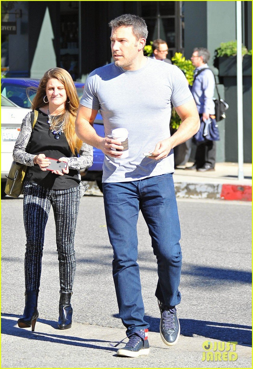 Buff Ben Affleck Named People's Choice Awards' Favorite Humanitarian ...