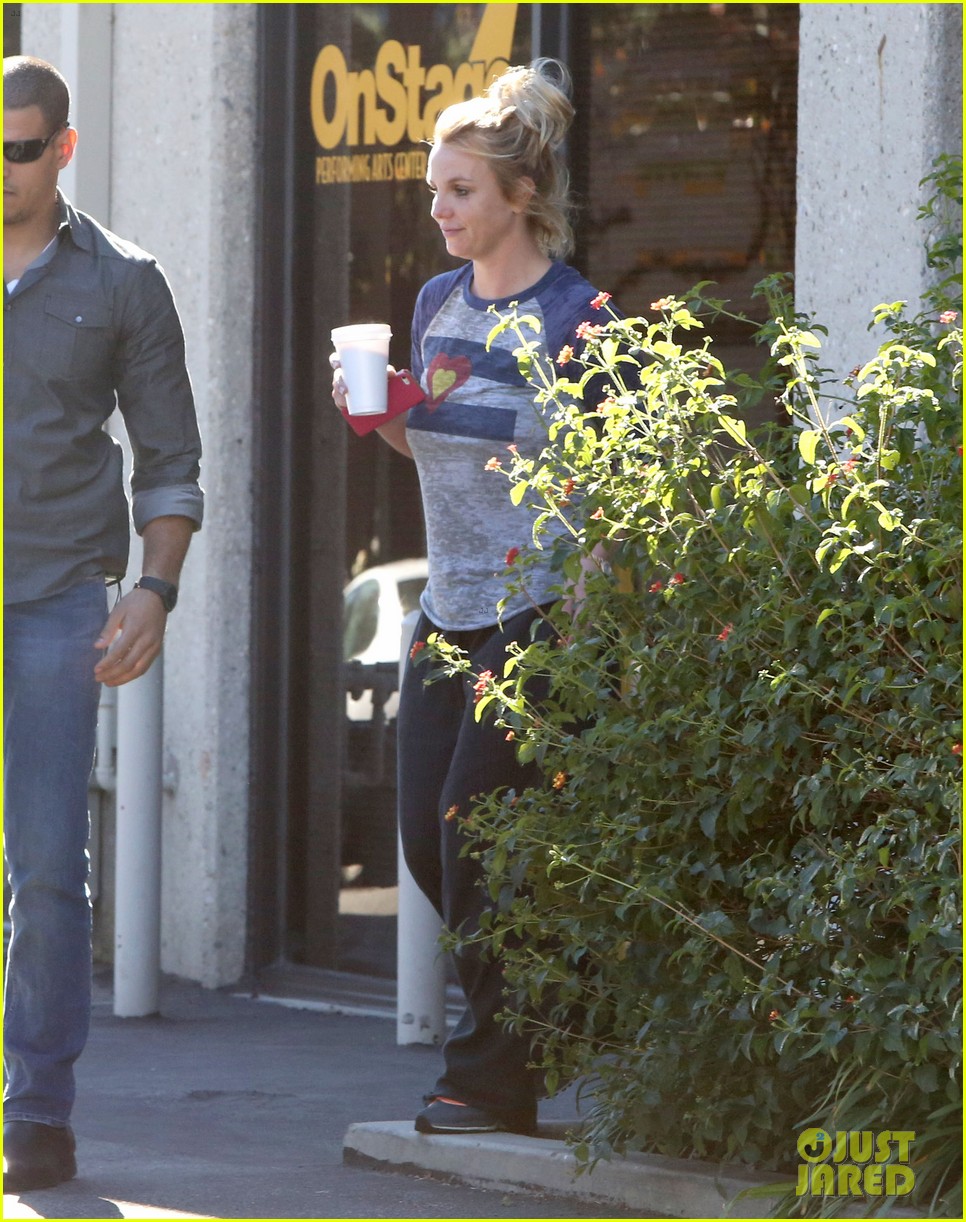 Britney Spears Hits Dance Studio During Two Week Twitter Break: Photo ...