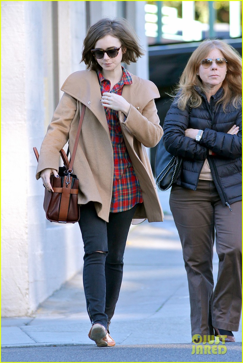 Sam Claflin Chases After Lily Collins In New 'Love, Rosie' Clip - Watch ...