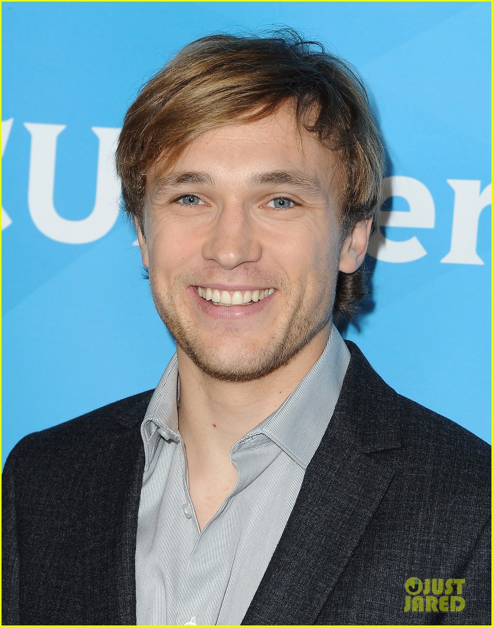 Elizabeth Hurley's 'The Royals' Renewed For Second Season Ahead Of ...