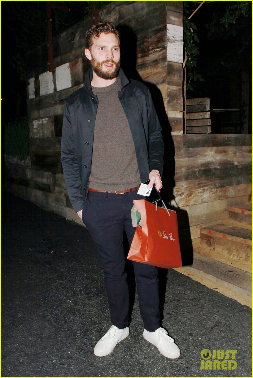 Jamie Dornan Reveals Photo He Has Hanging Over His Bathtub: Photo ...