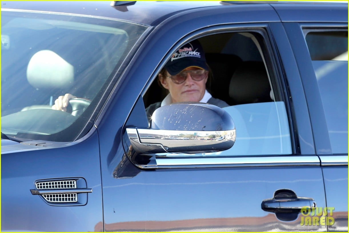 This Bruce Jenner Tabloid Cover Has the Web Buzzing: Photo 3280785 ...