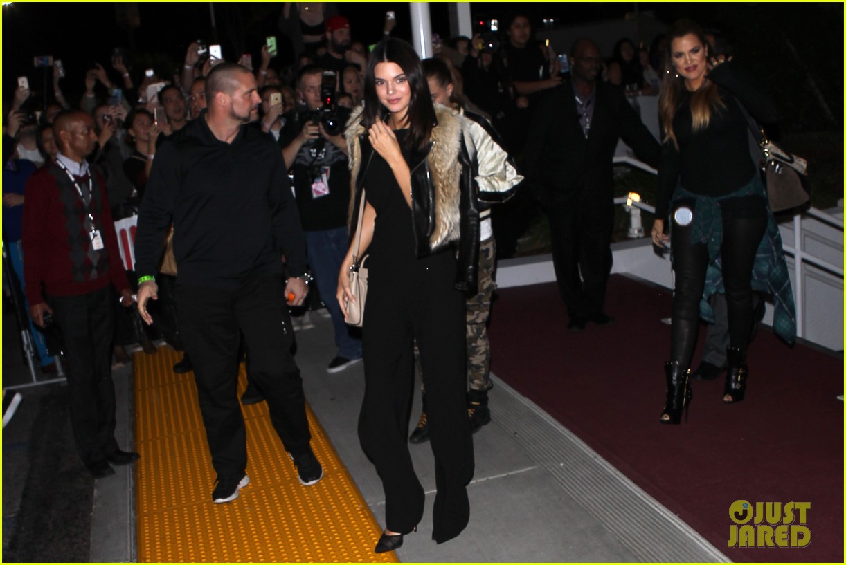 Kim Kardashian Flaunted Major Cleavage for Girls' Night Out: Photo ...