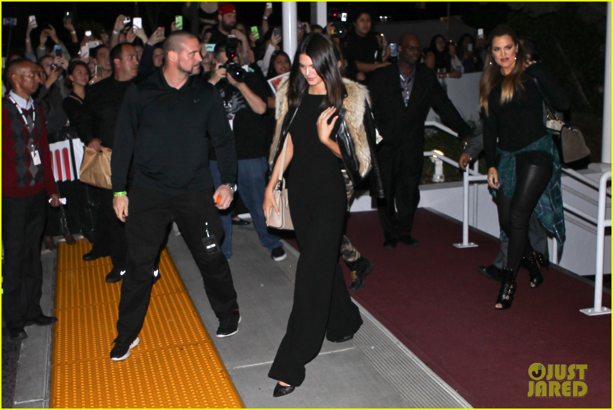 Kim Kardashian Flaunted Major Cleavage for Girls' Night Out: Photo ...