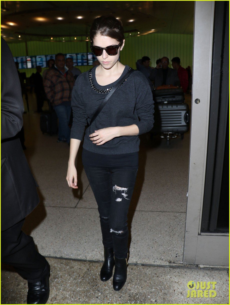 Anna Kendrick Says Standing Next To A Green Bay Packer Is Like Standing ...