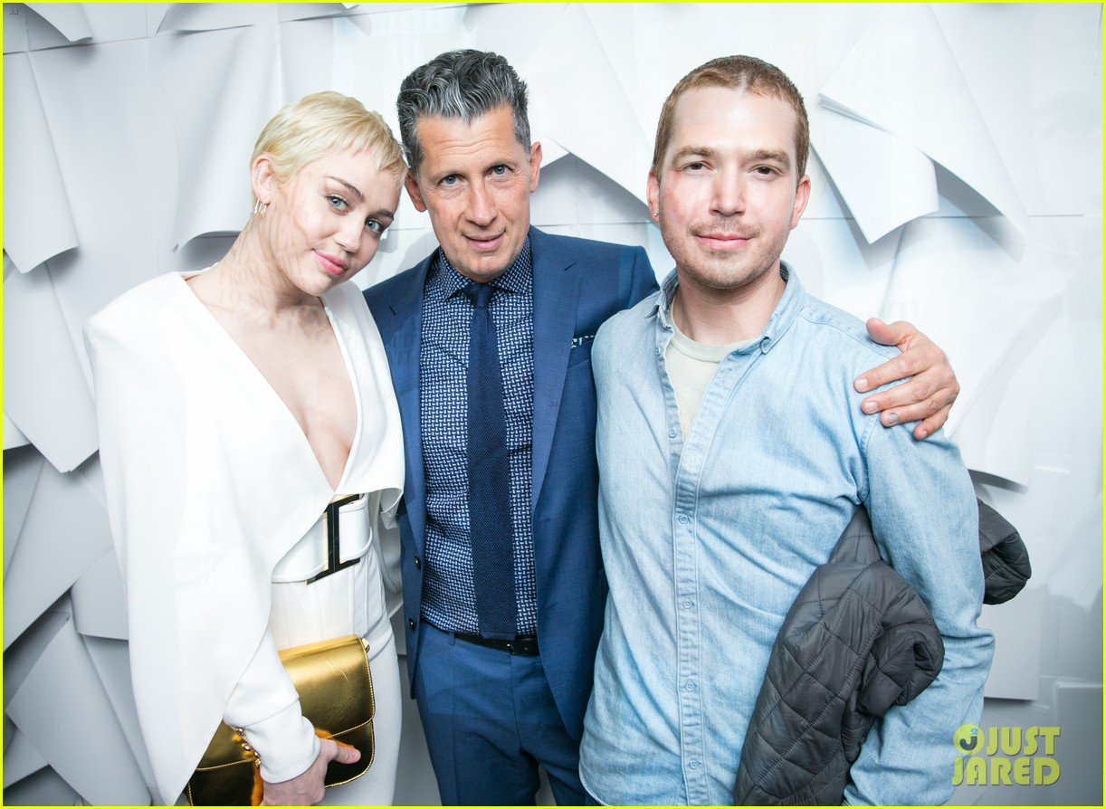 Miley Cyrus & Hailee Steinfeld Are White Hot at Shooting Stars Exhibit ...