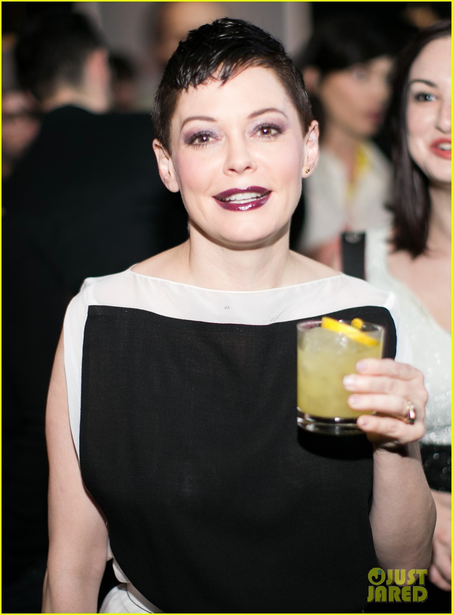 Miley Cyrus & Hailee Steinfeld Are White Hot at Shooting Stars Exhibit ...