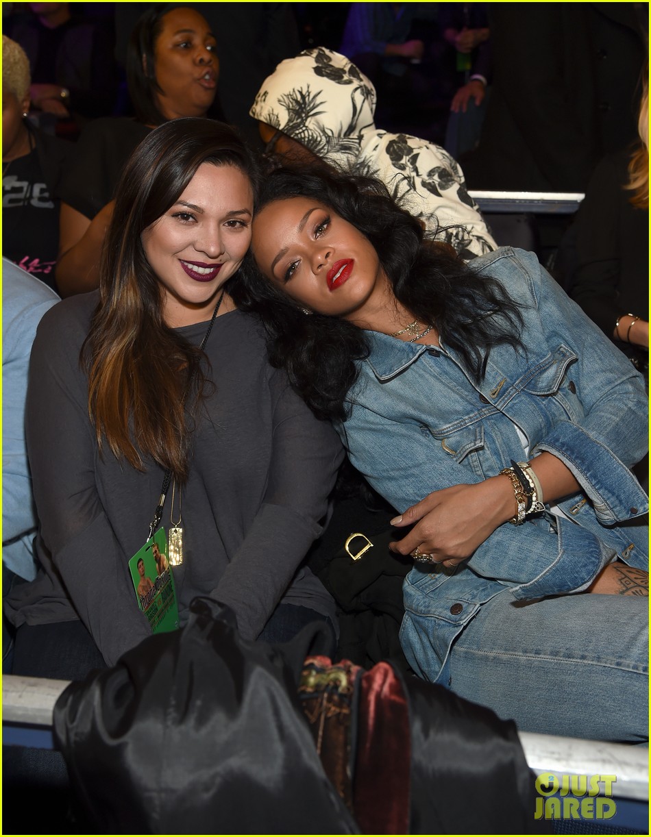 Rihanna & Jake Gyllenhaal Sit Front Row at NYC Boxing Event: Photo ...