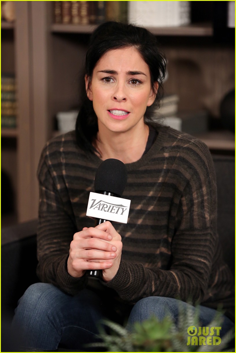 Ryan Reynolds Jokes That He's Tried Breastfeeding His Newborn Baby ...