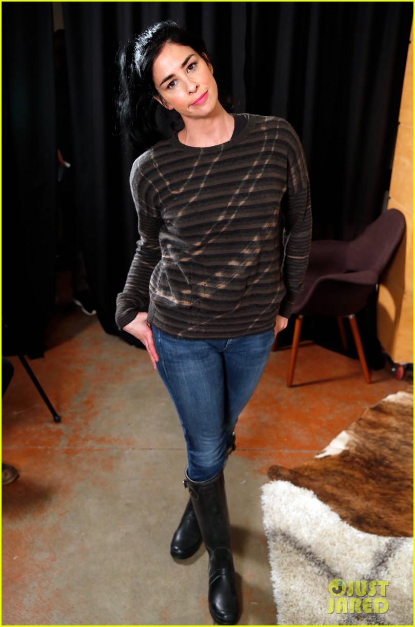 Ryan Reynolds Jokes That He's Tried Breastfeeding His Newborn Baby ...