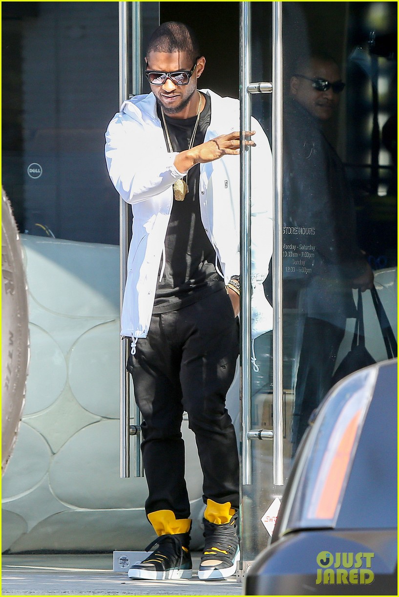 Usher Suffers Red & Bloody Eye Injury at New Year's Eve Party: Photo ...