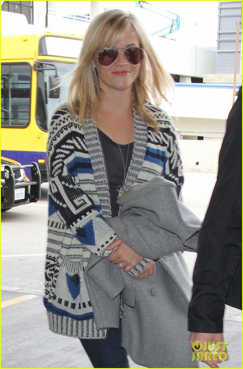 Watch Reese Witherspoon Get Startled By Fake Applause at SAG Awards ...