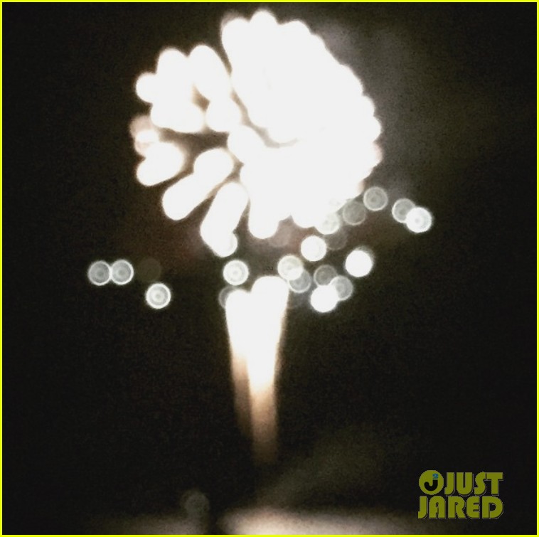 Zachary Quinto Spends Exotic New Year's Eve with Speedo-Clad Boyfriend ...