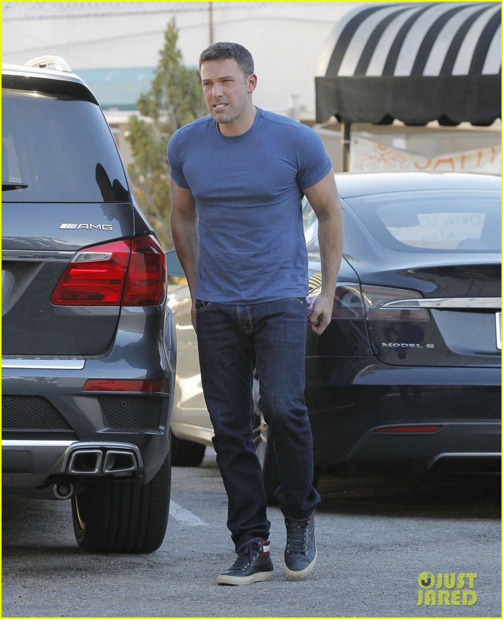 Ben Affleck's Batman Muscles Keep Getting Bigger & Bigger!: Photo ...