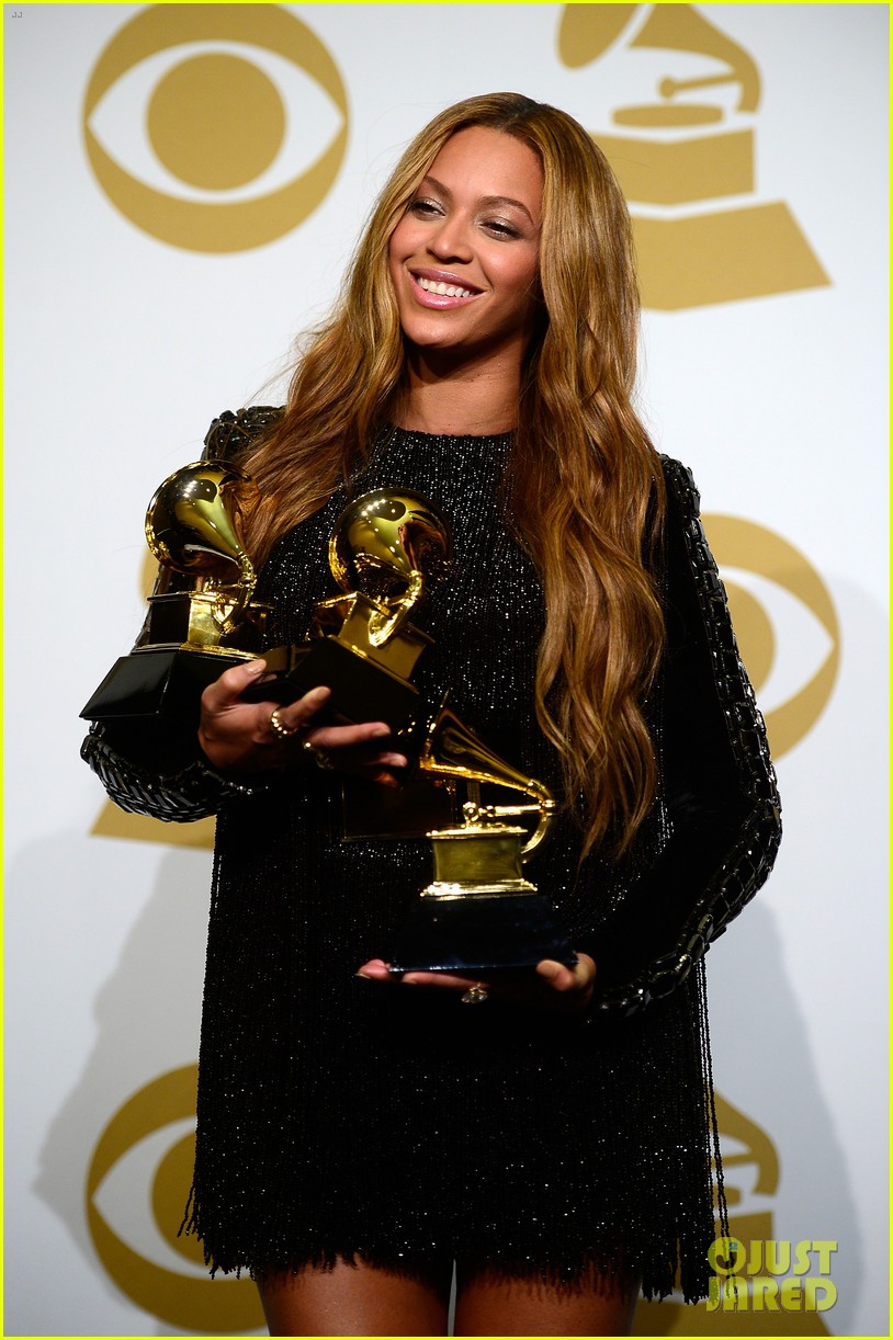 Watch Beyonce React to Kanye West's Grammys Stage Storm: Photo 3299907 ...