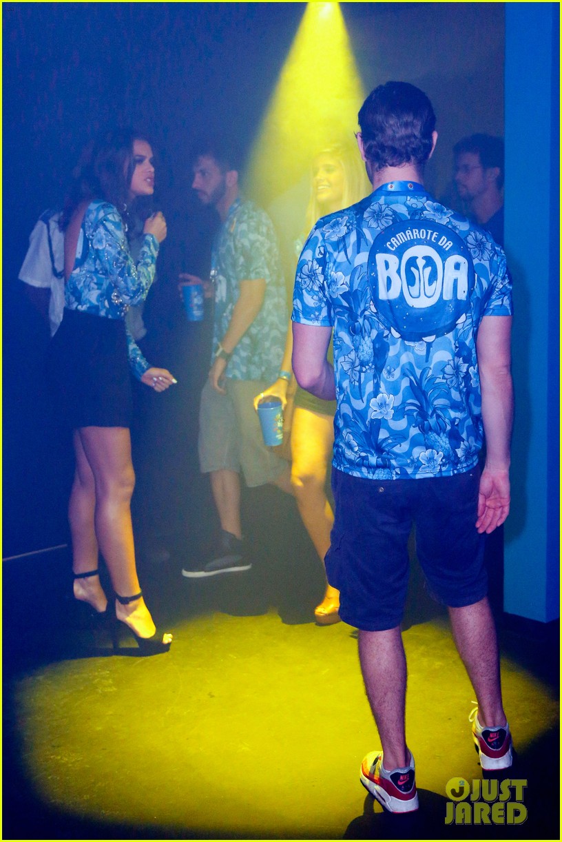 Chace Crawford Makes Out with a Brazilian Singer in Rio: Photo 3305716 ...