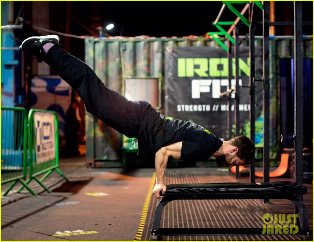 Jamie Dornan Shows Off Bulging Muscles In Hot Workout Pic!: Photo ...